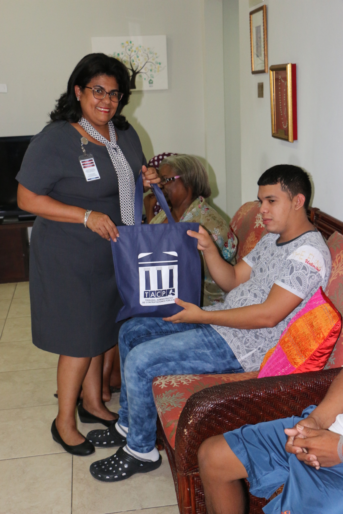 TACP, entrega donación a la Fundación Casita de Mausi – Tribunal ...